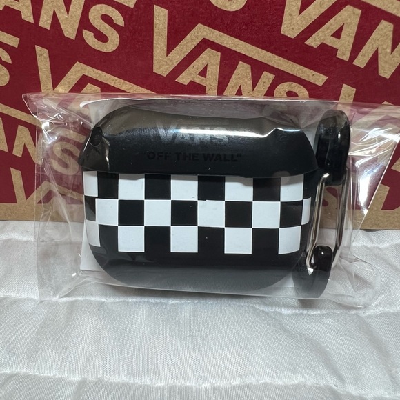 Vans | Headphones | Vans Air Pod Pros Silicone Case With Clip Classic ...
